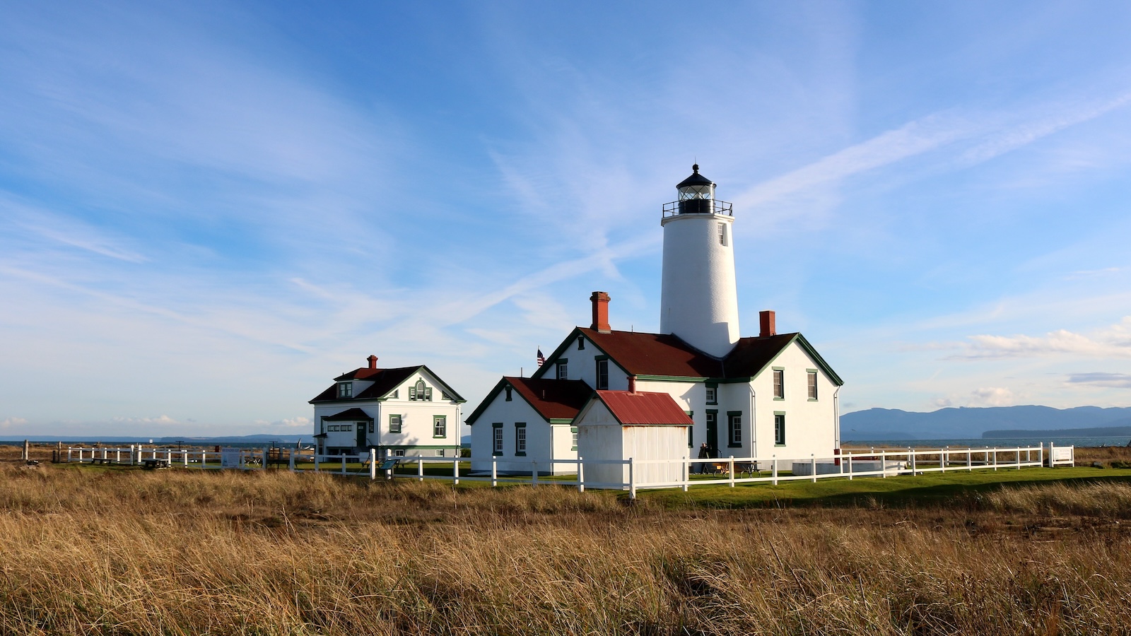 12 Stunning Washington Lighthouses You Have to See - Roam the Northwest
