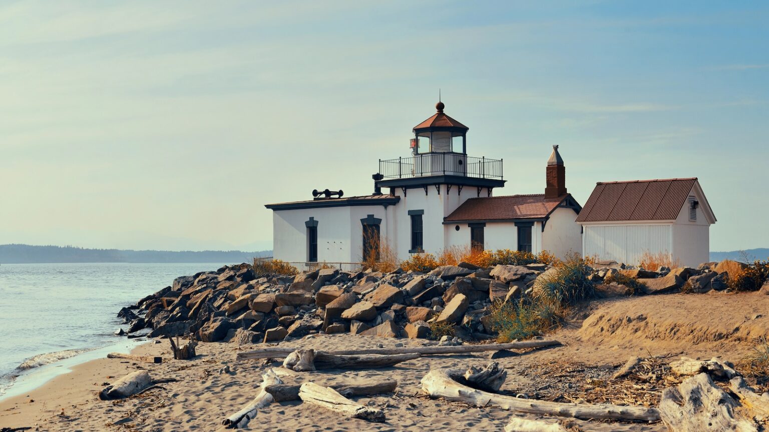12 Stunning Washington Lighthouses You Have to See - Roam the Northwest